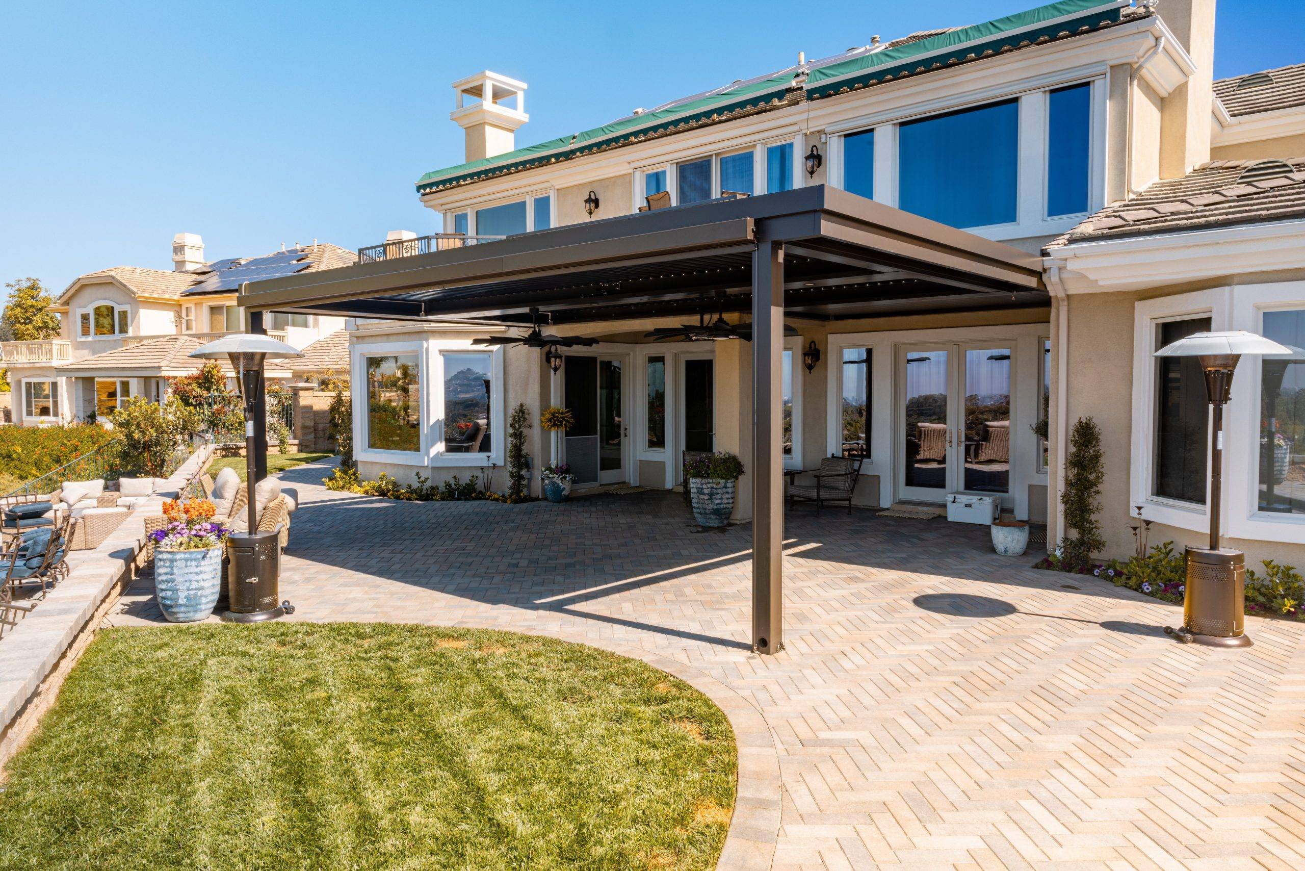 How Tiering Improves Retaining Wall Stability - Pacific Pavers